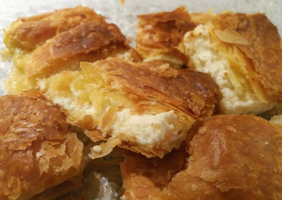 Τυρόπιτα-μπουγάτσα με ελαφριά γέμιση - Secret Kitchen and Travel
